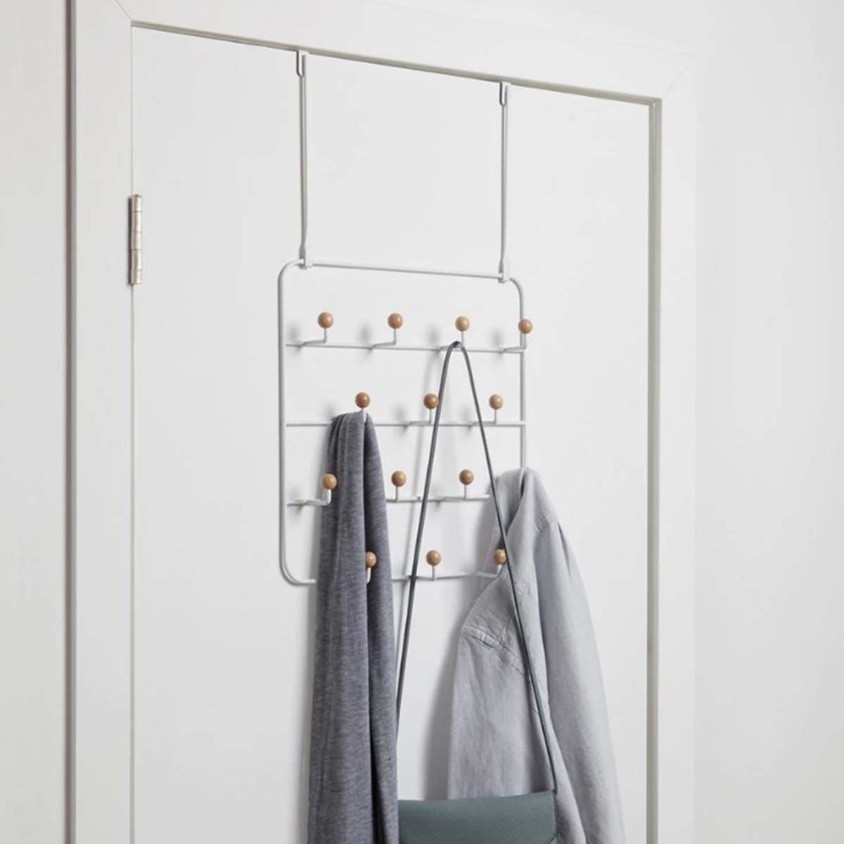 Cintres, tringles, patères et crochets - ON RANGE TOUT